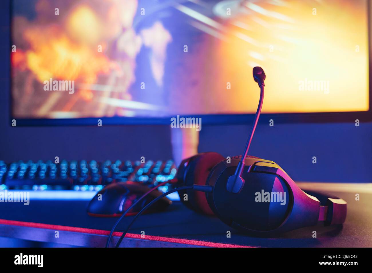 Professional setup for playing computer video games and live streaming ...