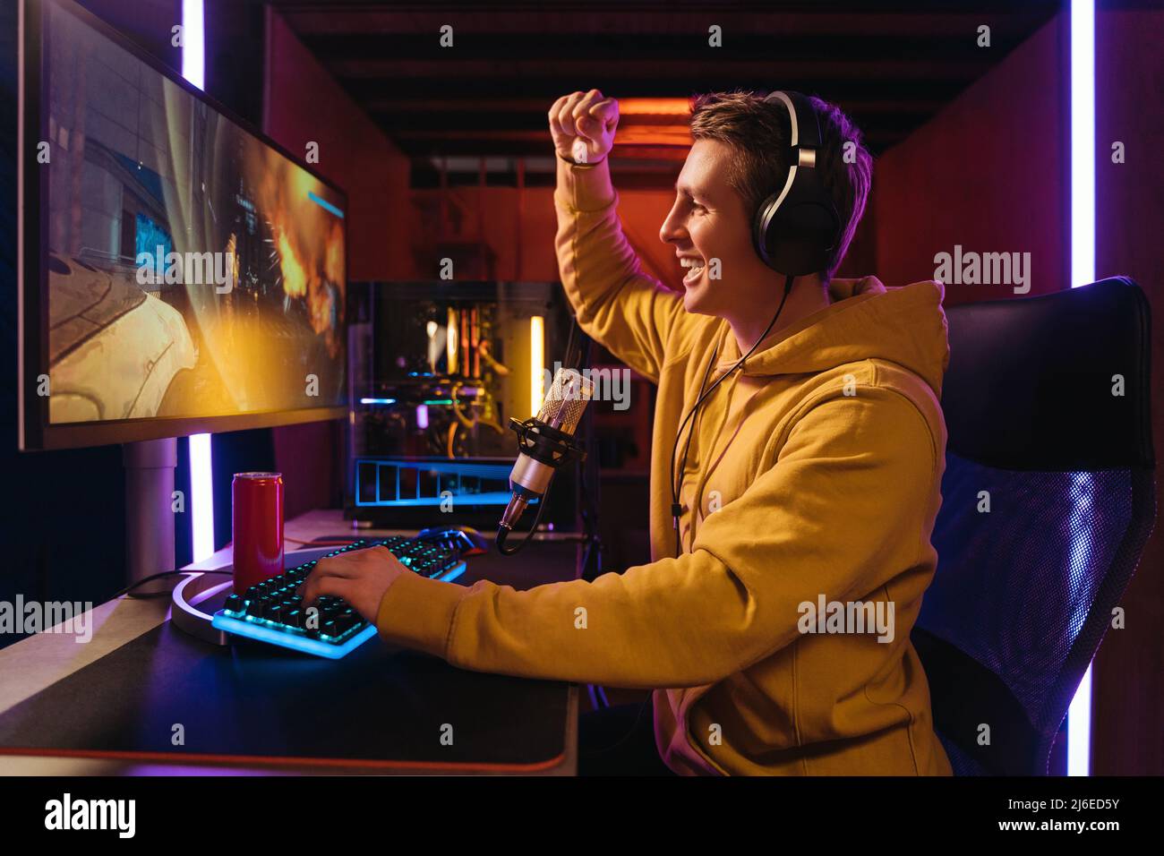 Streamer technology hi-res stock photography and images - Alamy