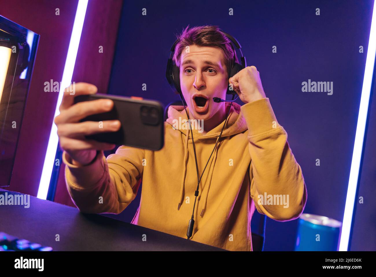 Pro gamer hi-res stock photography and images - Alamy