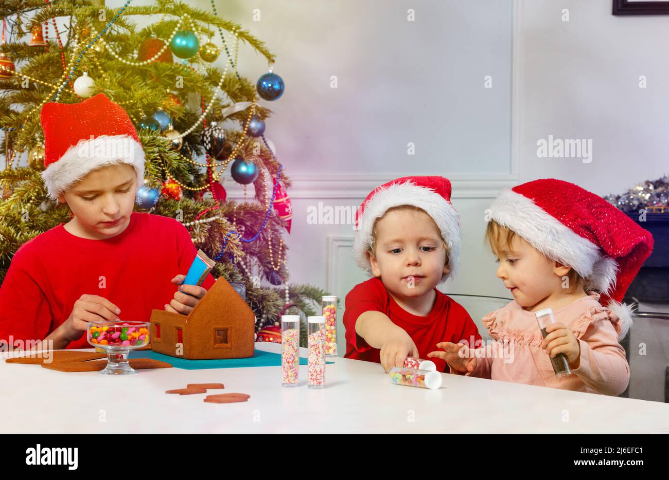 Gingerbread children hi-res stock photography and images - Alamy