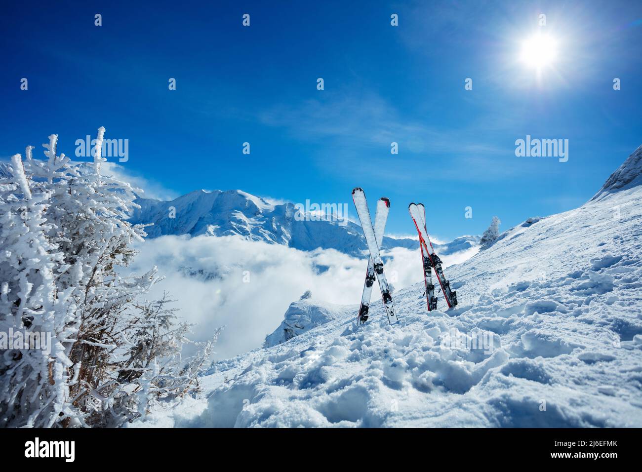 Alpine skies hi-res stock photography and images - Alamy