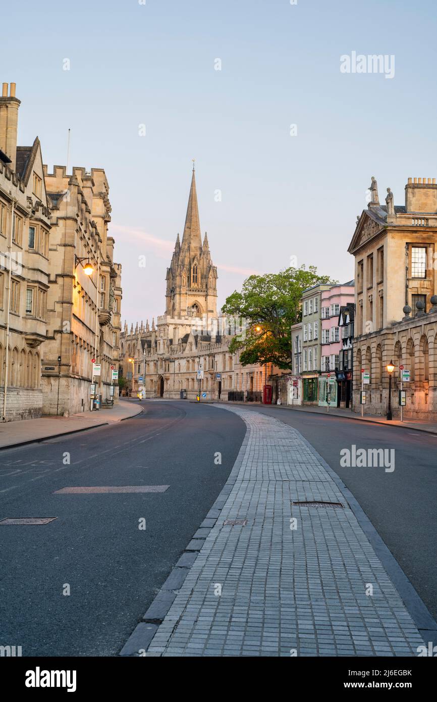 Oxford high street before sunrise in the spring. Oxford, Oxfordshire ...