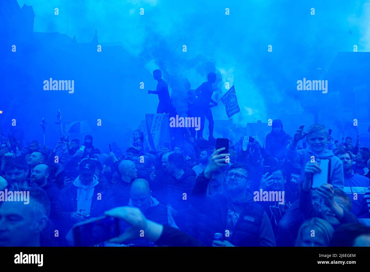 Everton fans await their teams arrival Stock Photo - Alamy Everton fans await their teams arrival Stock Photo - Alamy