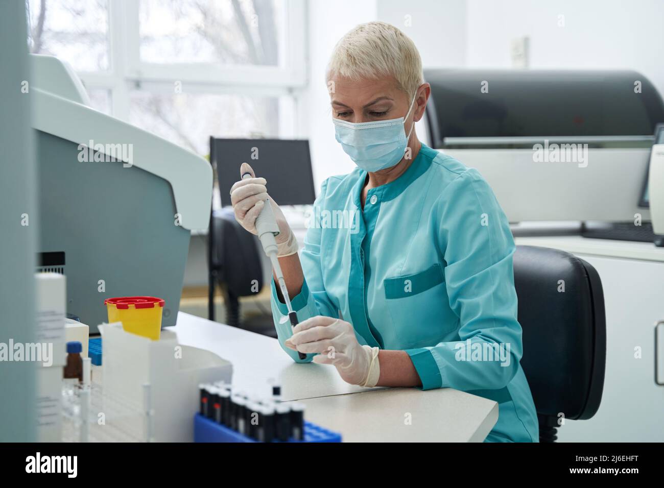 Female laborant doing medical tests with tools Stock Photo - Alamy