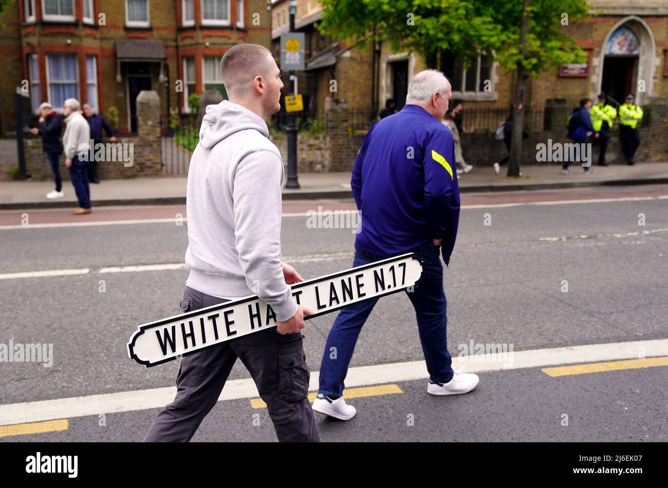 White hart lane sign hi-res stock photography and images - Alamy