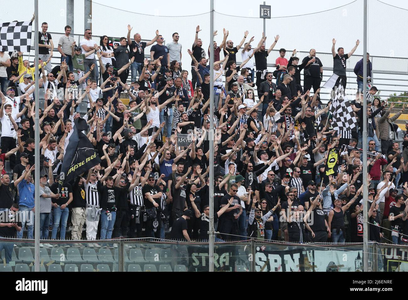 Clap hands football supporters hi-res stock photography and images - Alamy