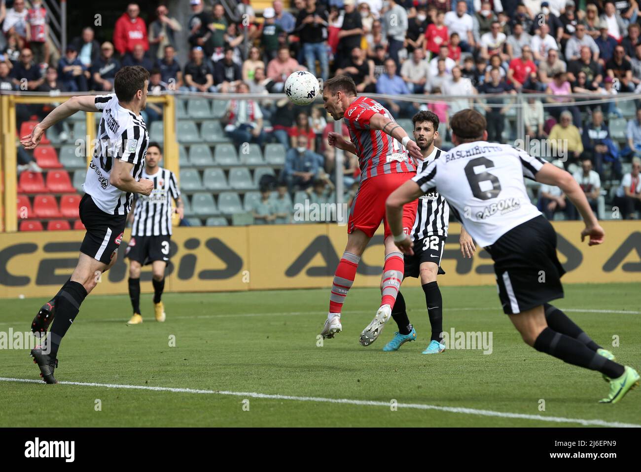 Stadio Giovanni Zini, Cremona, Italy, April 30, 2022, Luca Strizzolo (U.S. Cremonese) header ...