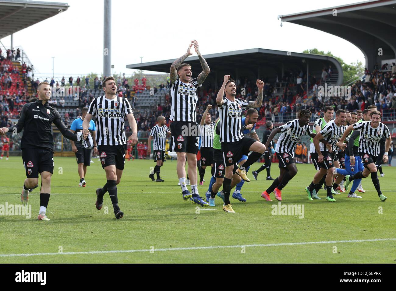 Stadio Giovanni Zini, Cremona, Italy, April 30, 2022, Ascoli Calcio 1898 players celebrate the ...