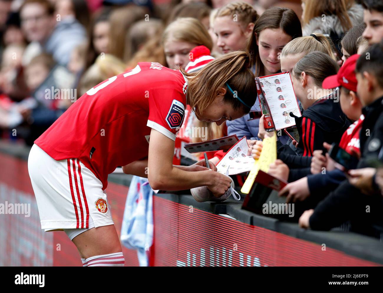 Autographs 2022 football hi-res stock photography and images - Alamy