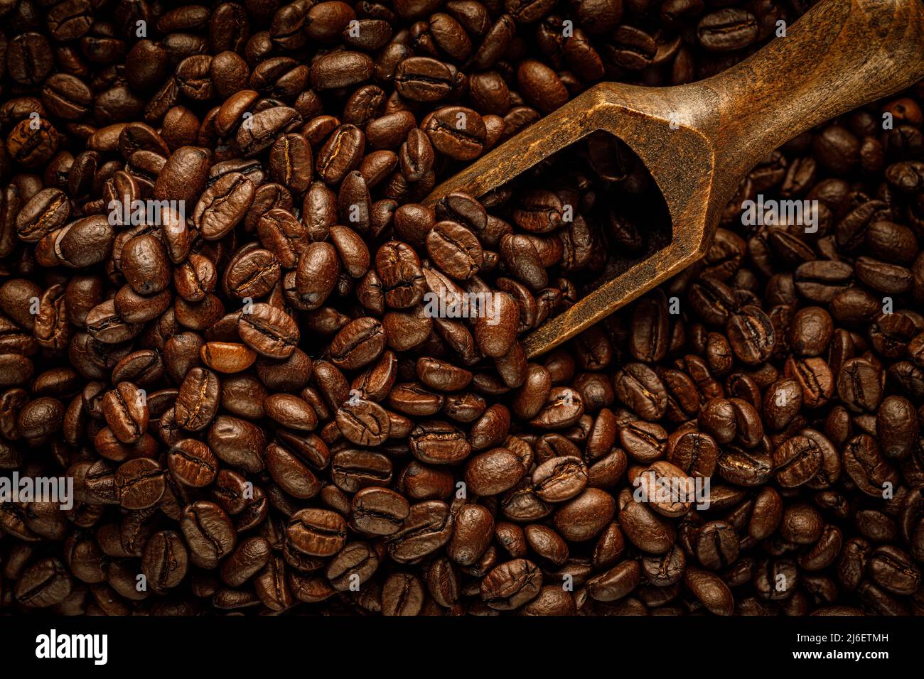 Roasted robusta beans background. Seamless coffee pattern with wooden ...