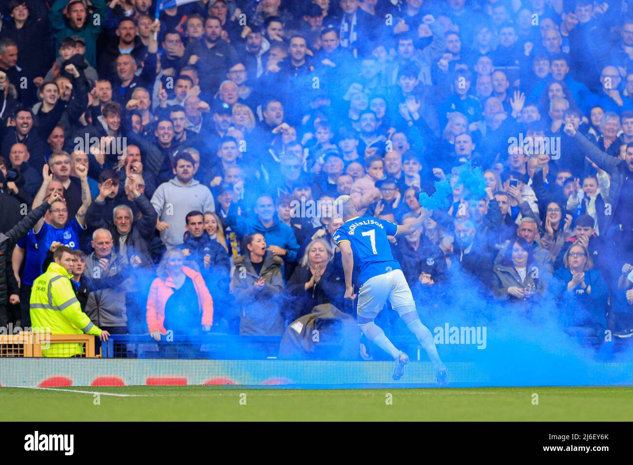 Richarlison flare hi-res stock photography and images - Alamy