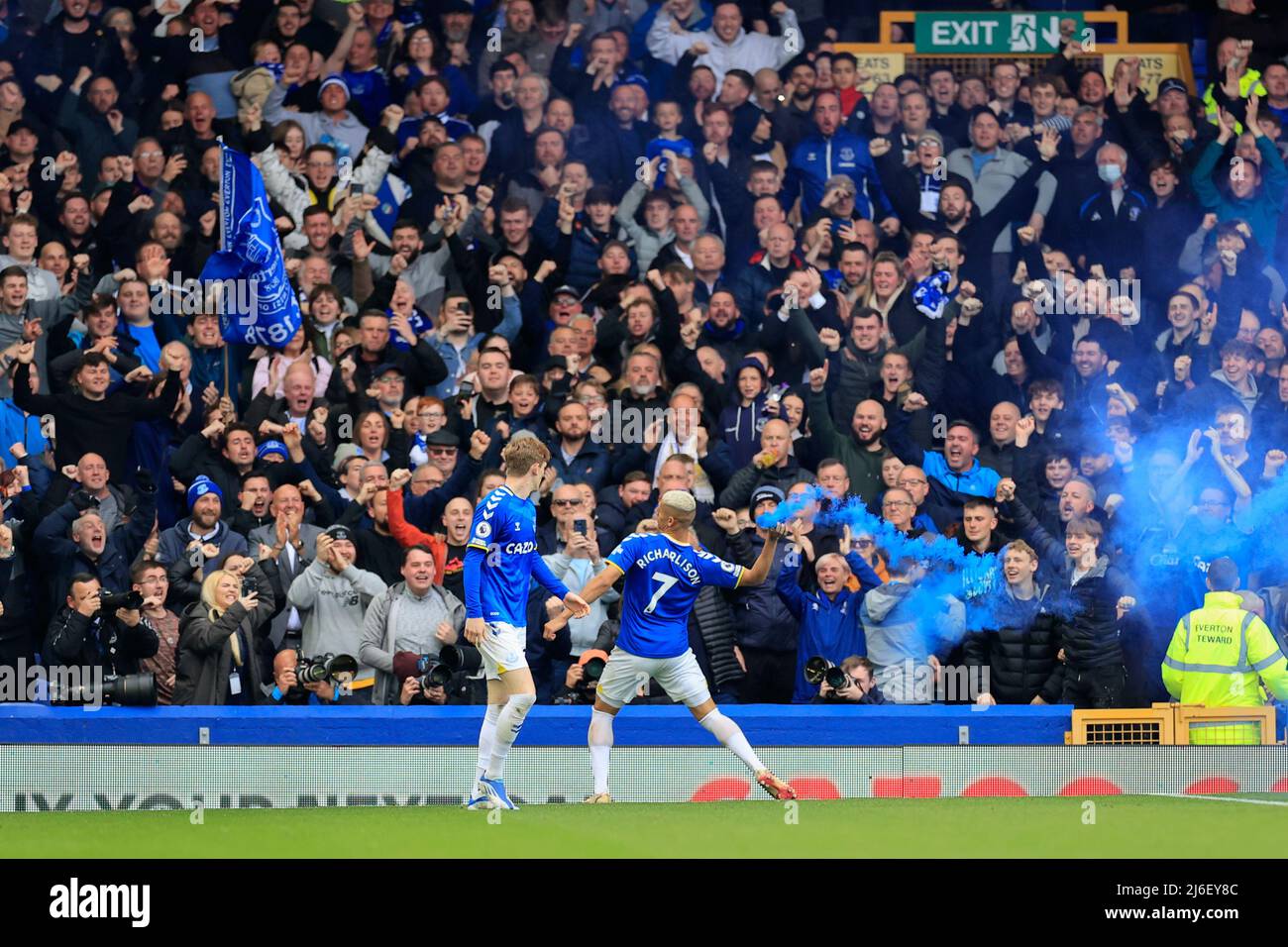 Richarlison flare hi-res stock photography and images - Alamy