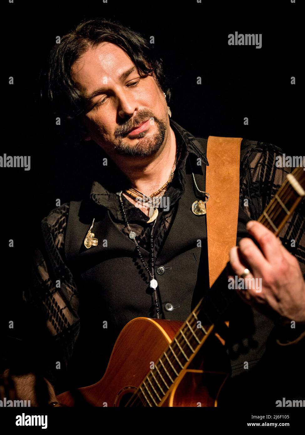 Aaron bond musician hi-res stock photography and images - Alamy