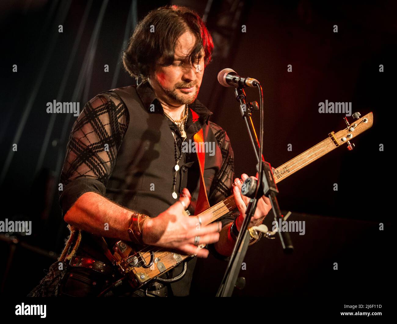 Cigar box performance hi-res stock photography and images - Alamy