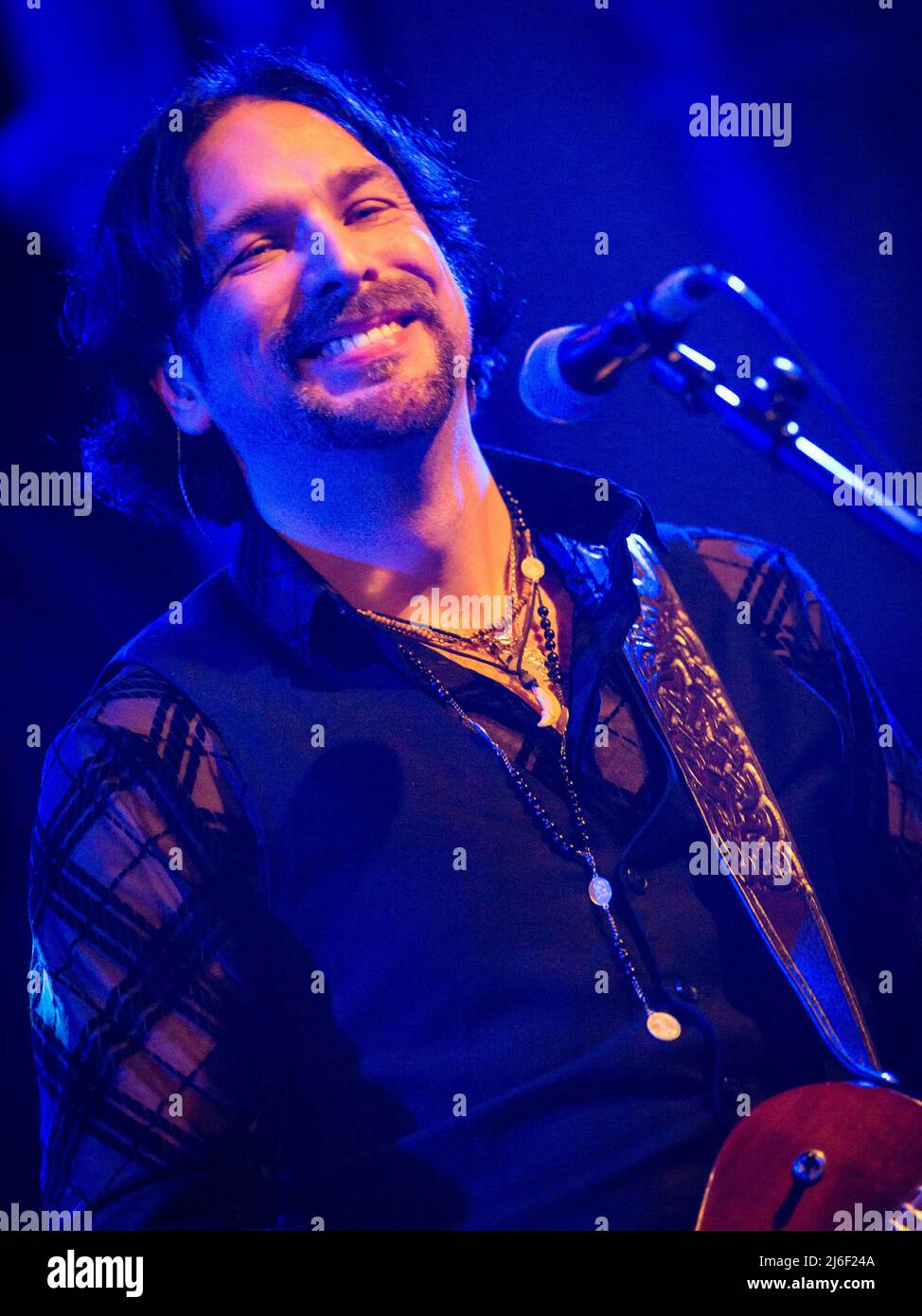 Aaron bond musician hi-res stock photography and images - Alamy