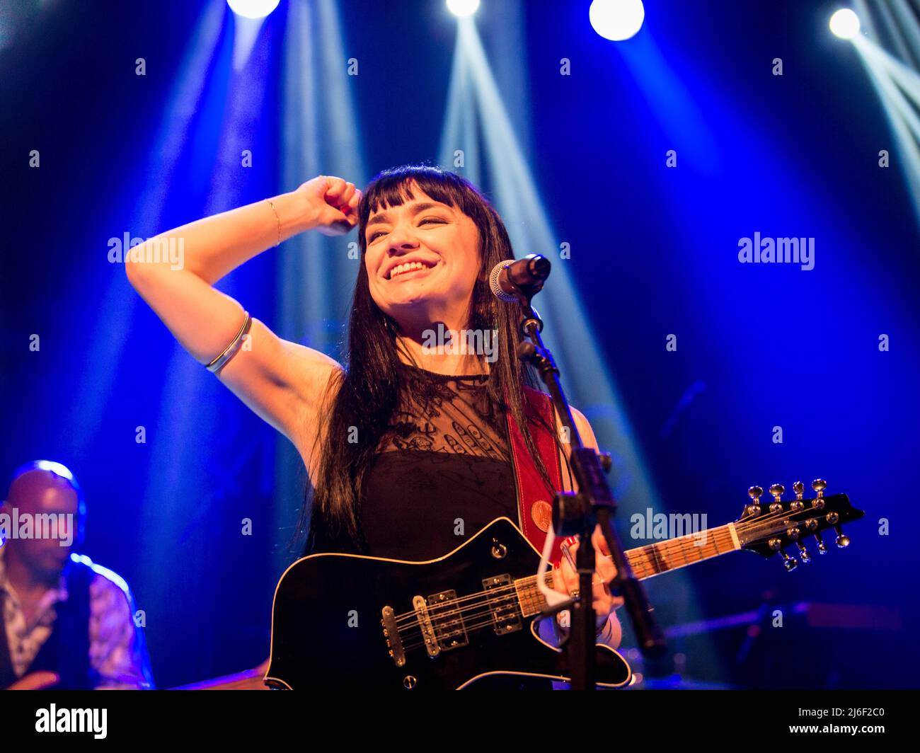 Grace Bond on vocals & mandolin Stock Photo - Alamy