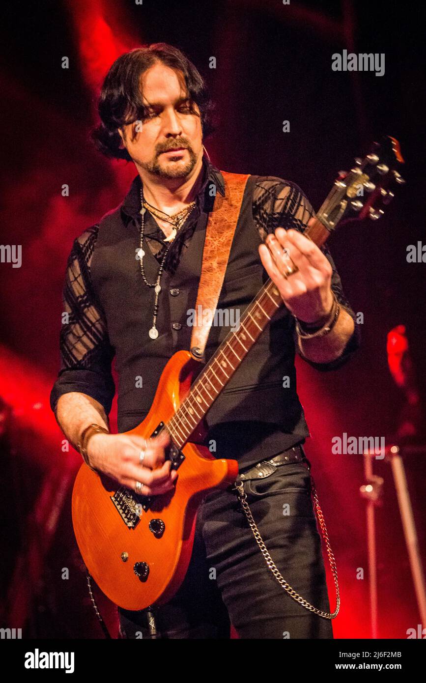 Aaron bond musician hi-res stock photography and images - Alamy