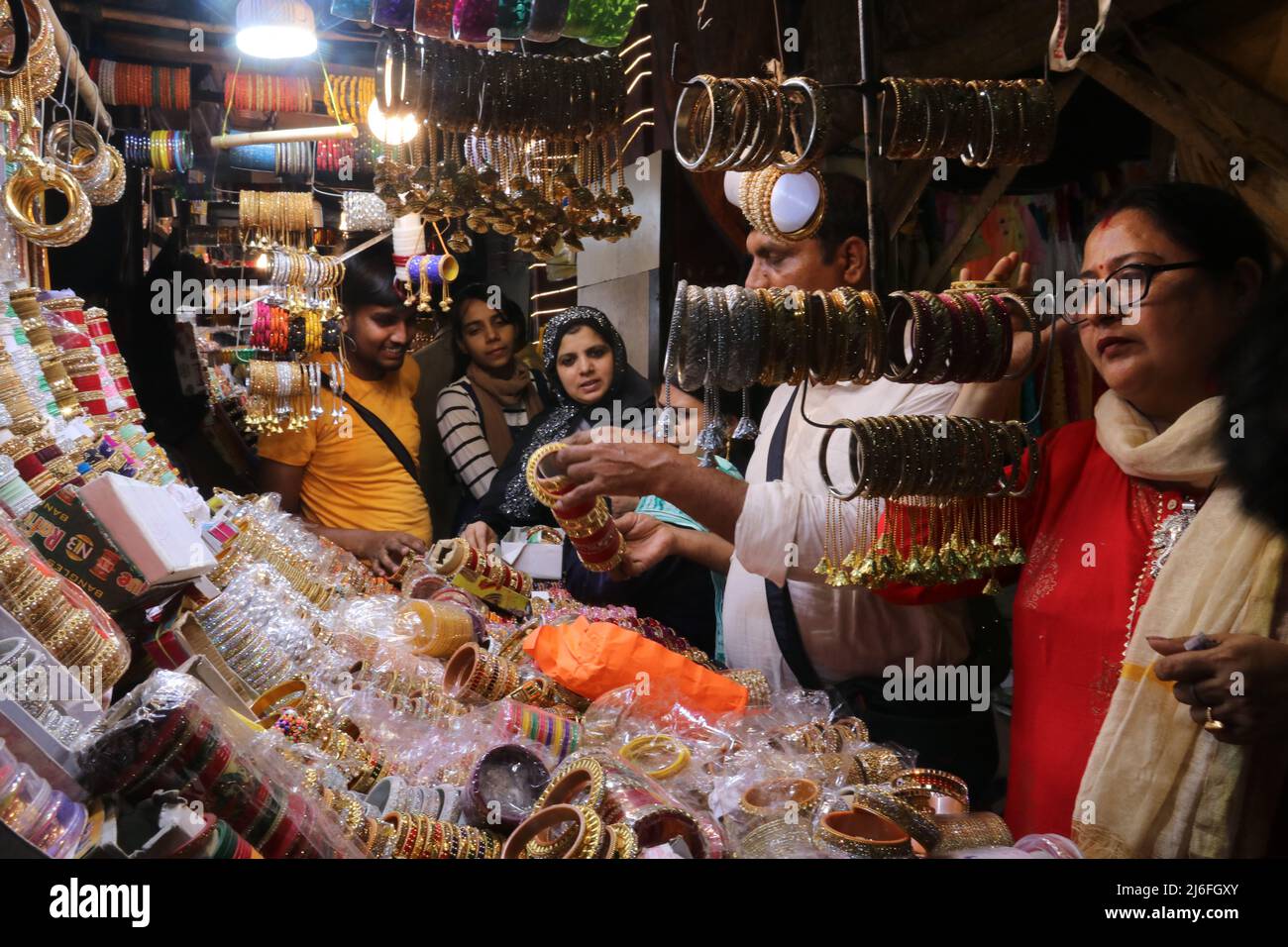 Muslim Women busy marketing color bangles at a market ahead of the ...