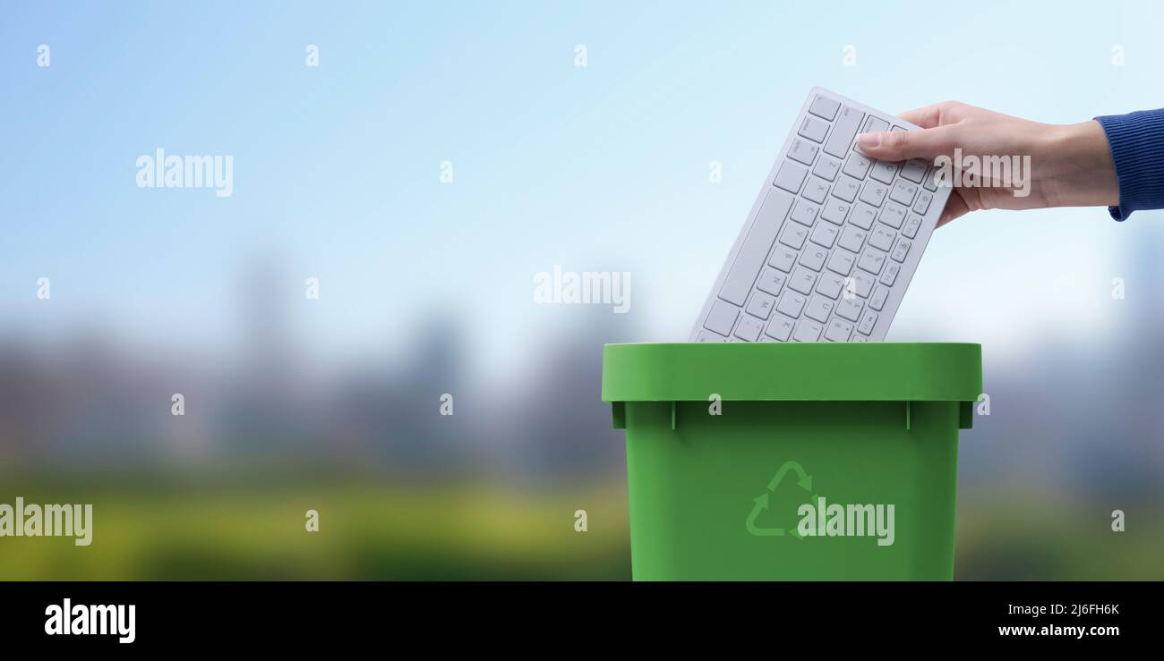 Computer in the bin hi-res stock photography and images - Alamy