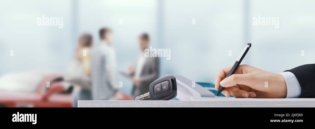 Car salesman and customer paperwork hi-res stock photography and images ...