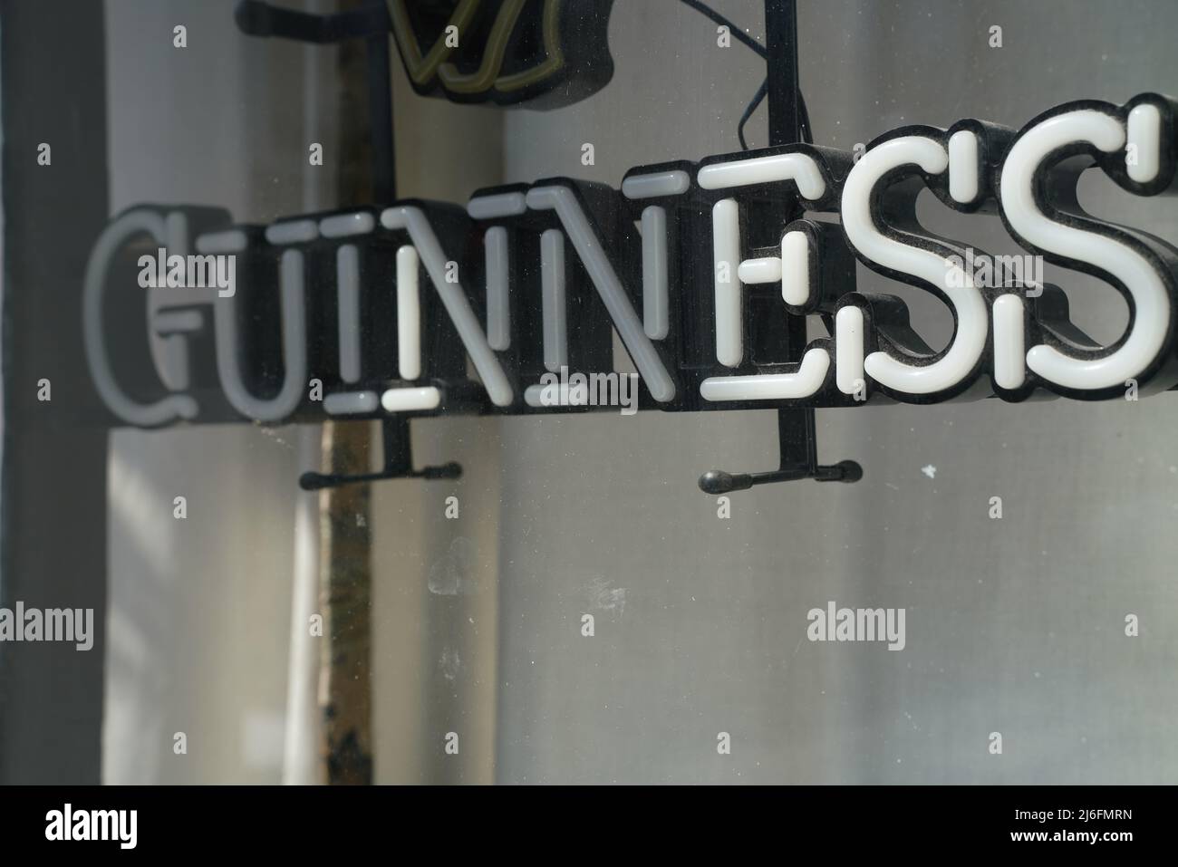 Guinness brewery logo hi-res stock photography and images - Alamy