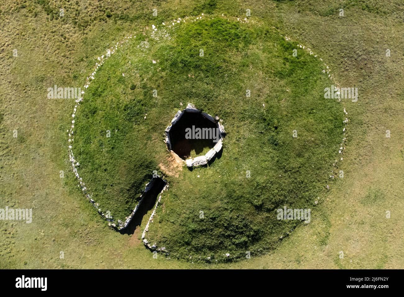 Dolmen "La Cabaña" in Burgos. prehistoric monument Stock Photo - Alamy