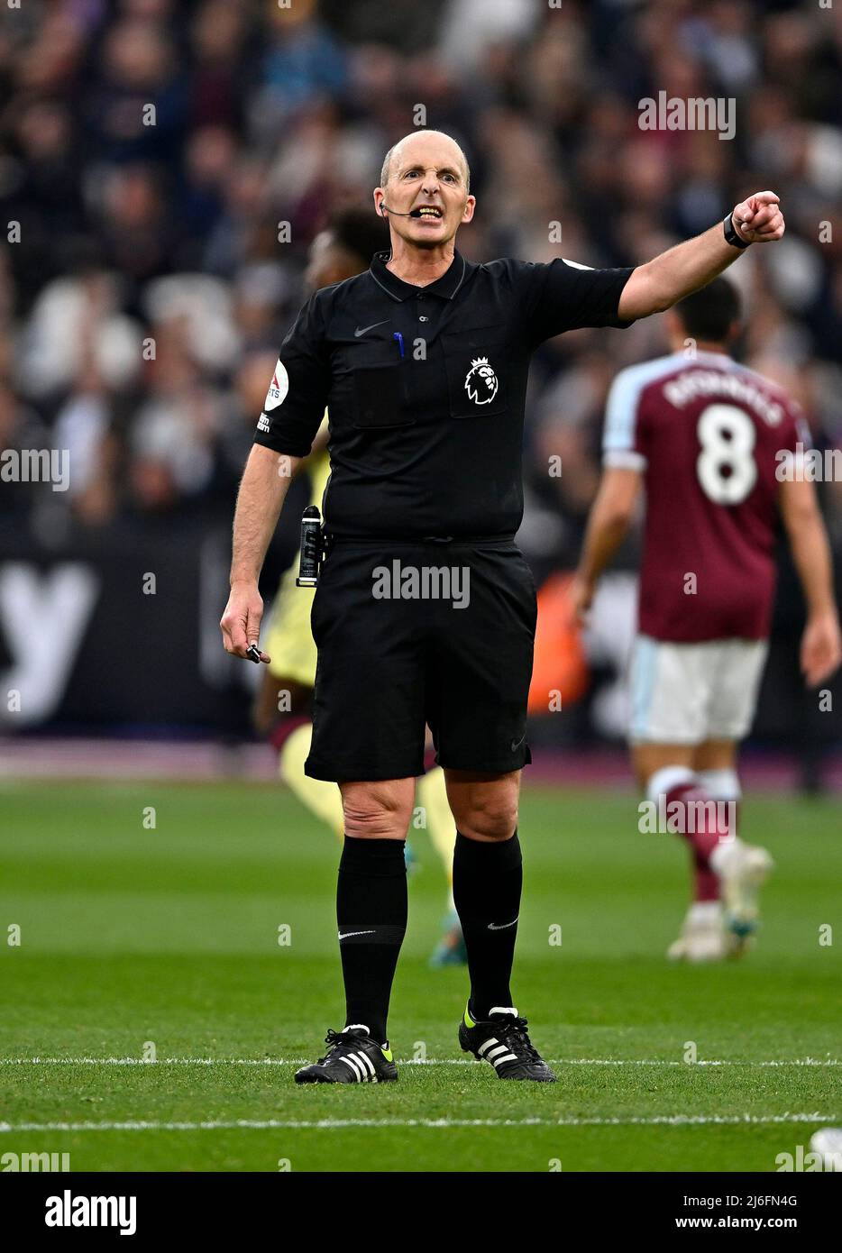 Mike Dean Vs Arsenal