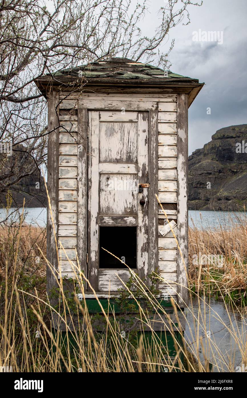 Old Duck Hunters Shack at Sun Lakes Washington State Stock Photo - Alamy