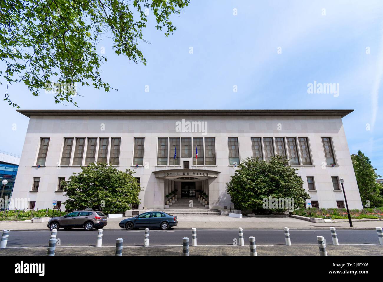Exterior view of the town hall of Boulogne-Billancourt, a French city ...