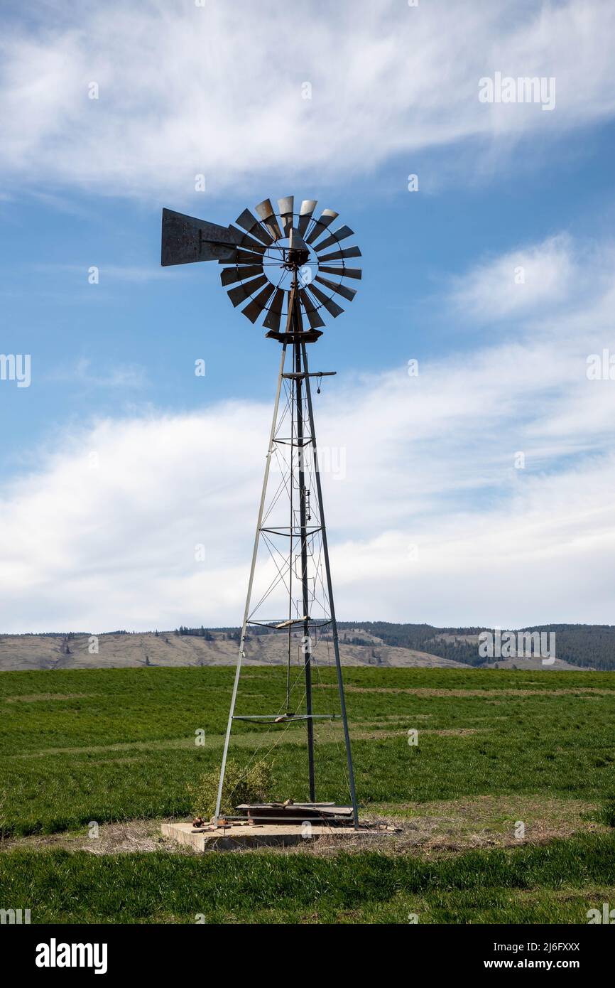 Old farm windmill hi-res stock photography and images - Alamy
