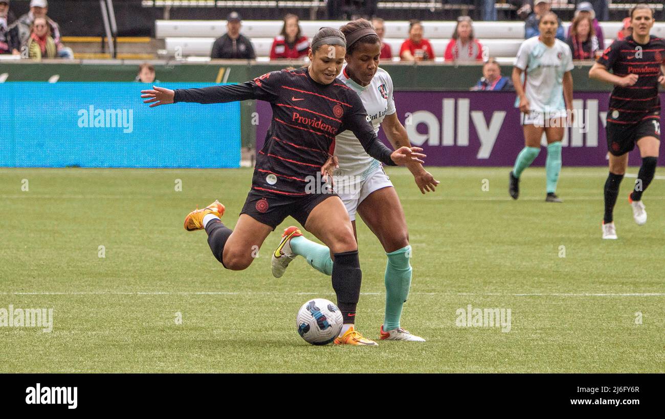 Kansas City defender Elizabeth Ball works to keep Portland's Sophia ...