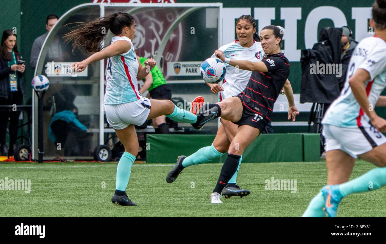 Kansas City's Chardonnay Curran and Portland's Sam Coffey go toe to toe ...