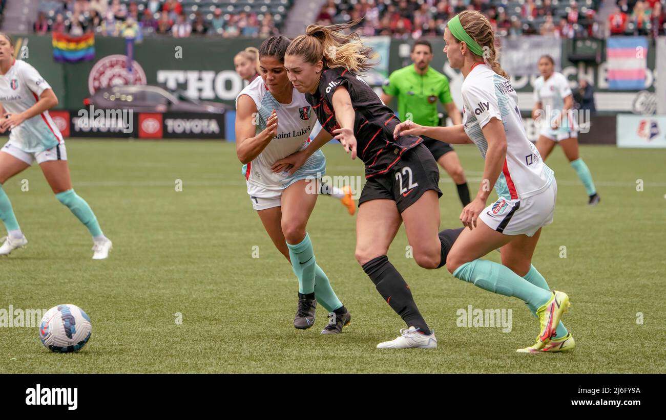 Portland forward Morgan Weaver fights through the Kansas City double ...