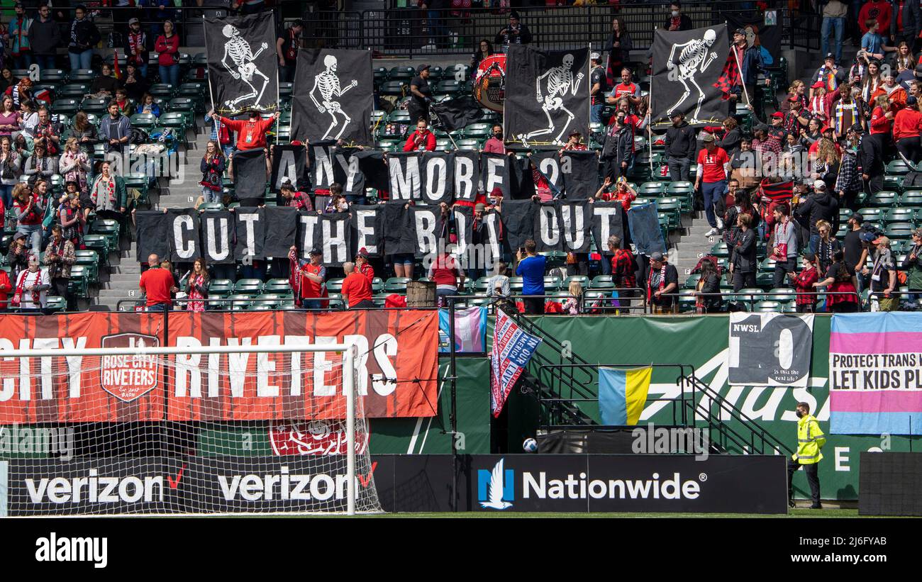 Portland's faithful Thorns fans show they have not forgotten about the ...