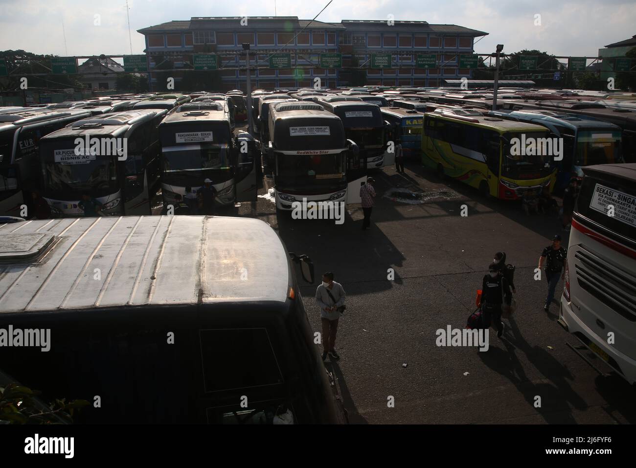 Number 5 bus hi-res stock photography and images - Alamy