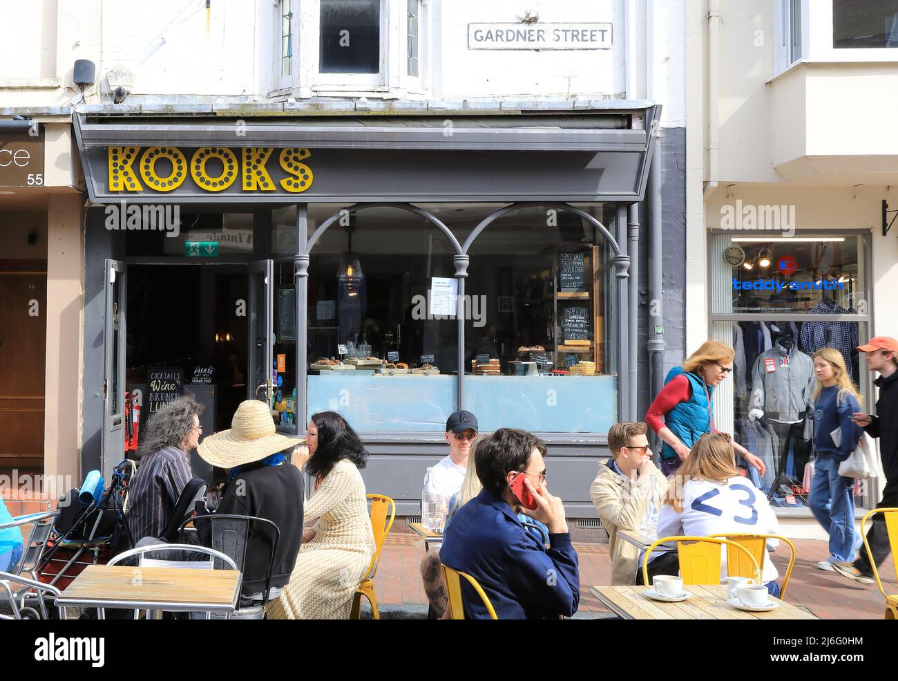 Independent stalls hi-res stock photography and images - Alamy