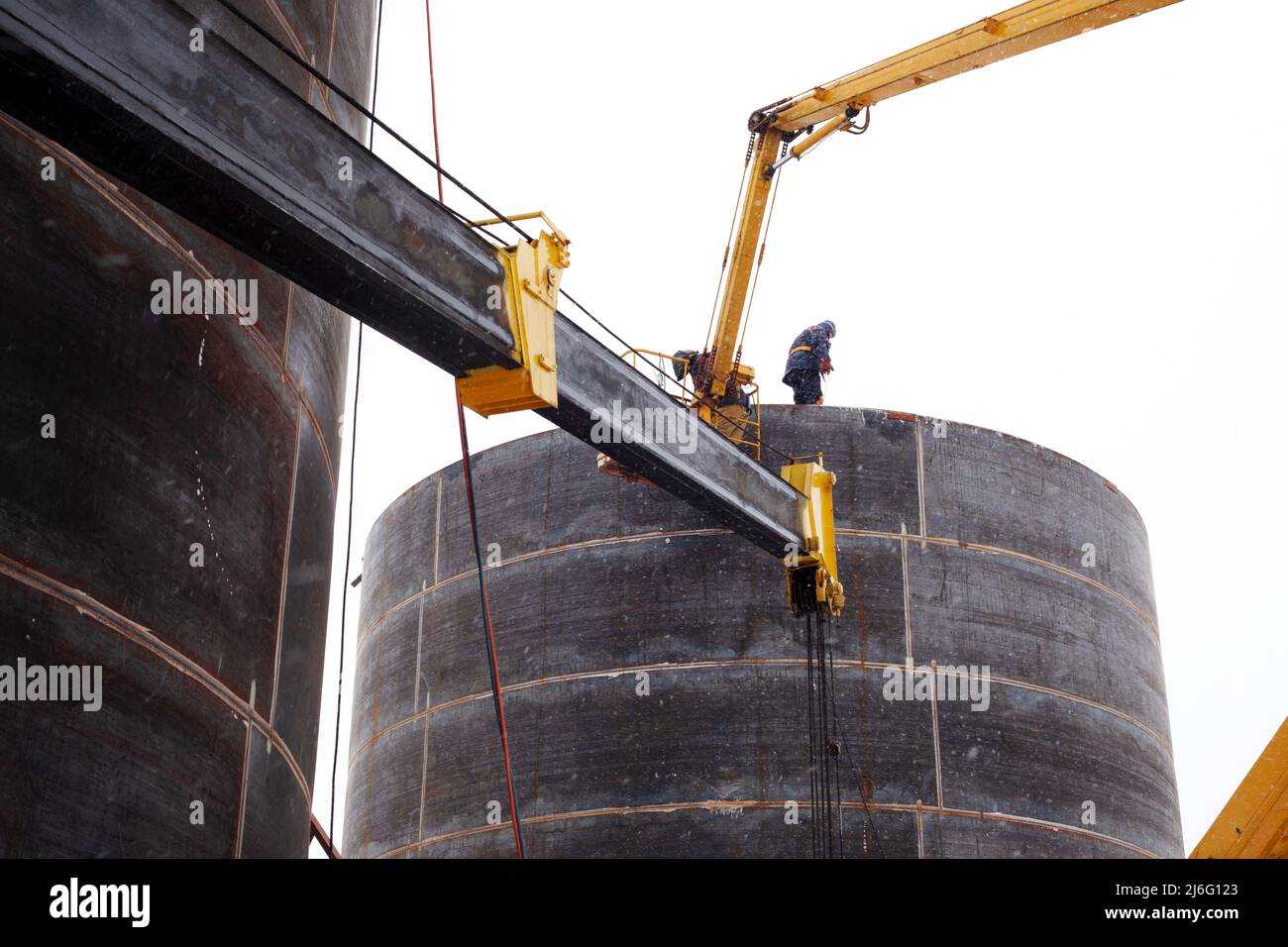 Crane tank hi-res stock photography and images - Alamy