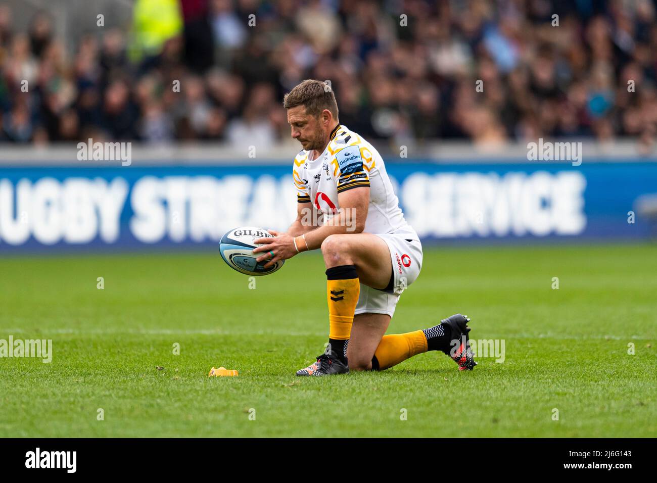 LONDON, UNITED KINGDOM. 01th, May 2022. Jimmy Gopperth of Wasps takes a ...