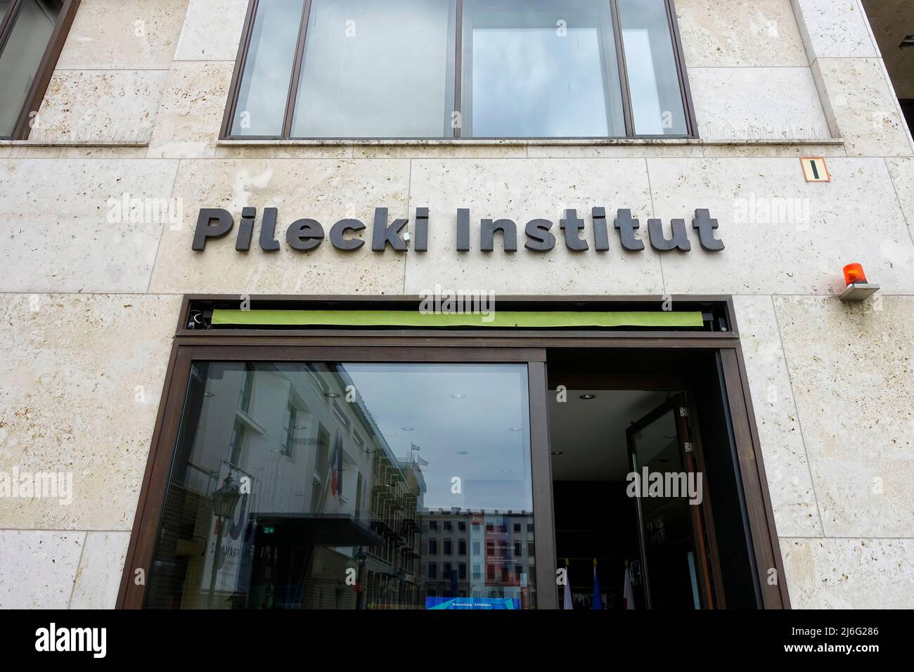 Pilecki Institut in Berlin, Pariser Platz Stock Photo - Alamy