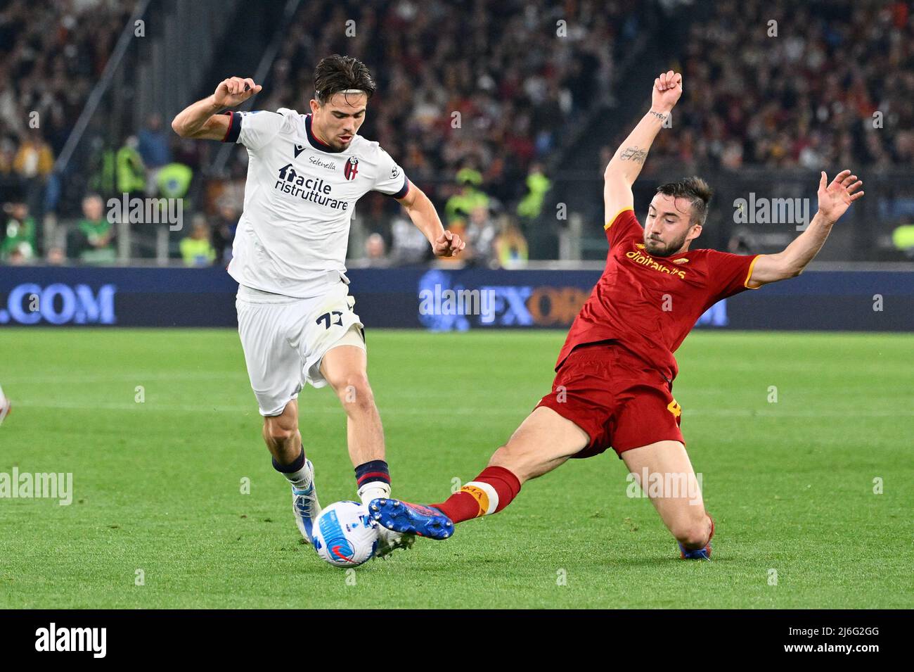 Denso Kasius (Bologna FC) Bryan Cristante (AS Roma) during the Italian ...