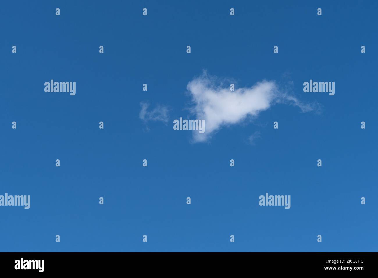 Blue sky with a single cloud hi-res stock photography and images - Alamy