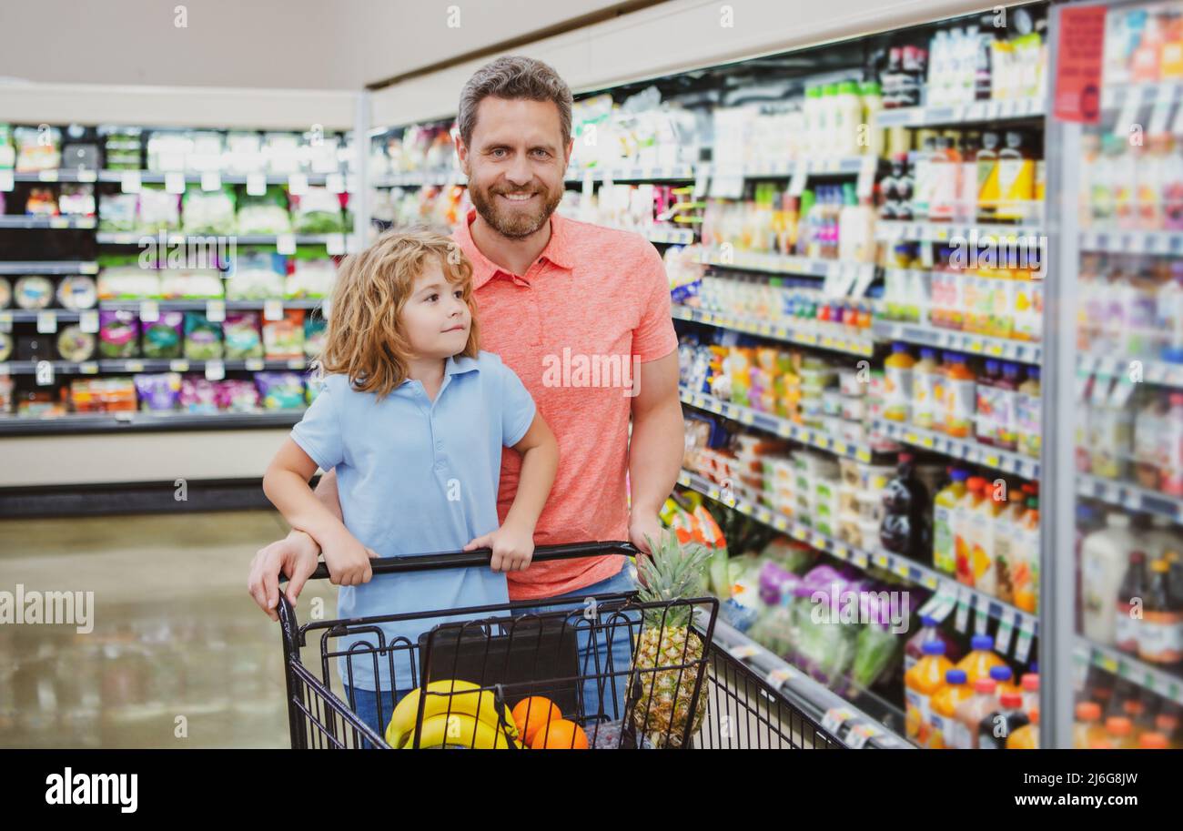 Son shopping cart in grocery hi-res stock photography and images - Alamy