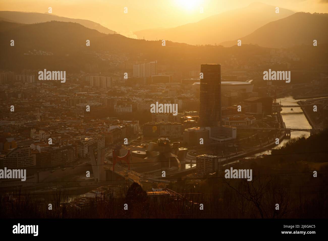 Bilbao guggenheim above hi-res stock photography and images - Alamy