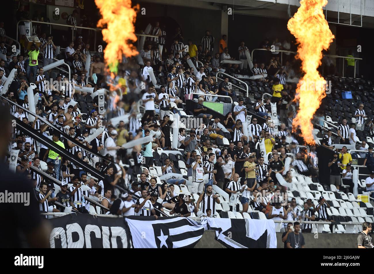 Rio de Janeiro-Brazil, May 01, 2022 fans of the Botafogo club do this ...