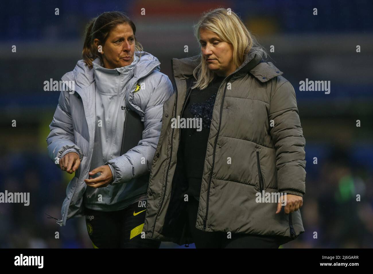Emma Hayes manager of Chelsea Women talks to one of her coaching staff ...