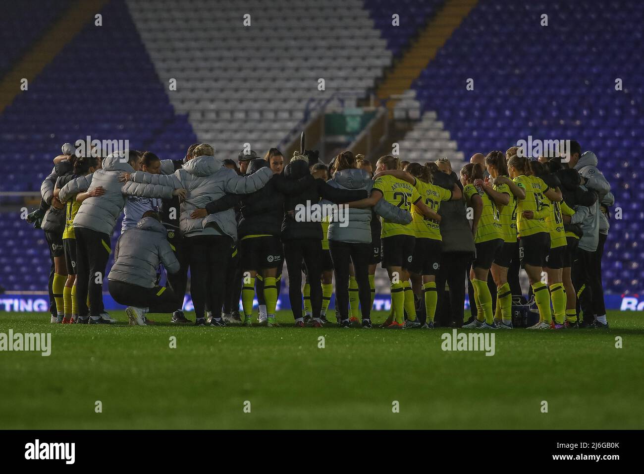 Chelsea players form a huddle after the final whistle Stock Photo - Alamy