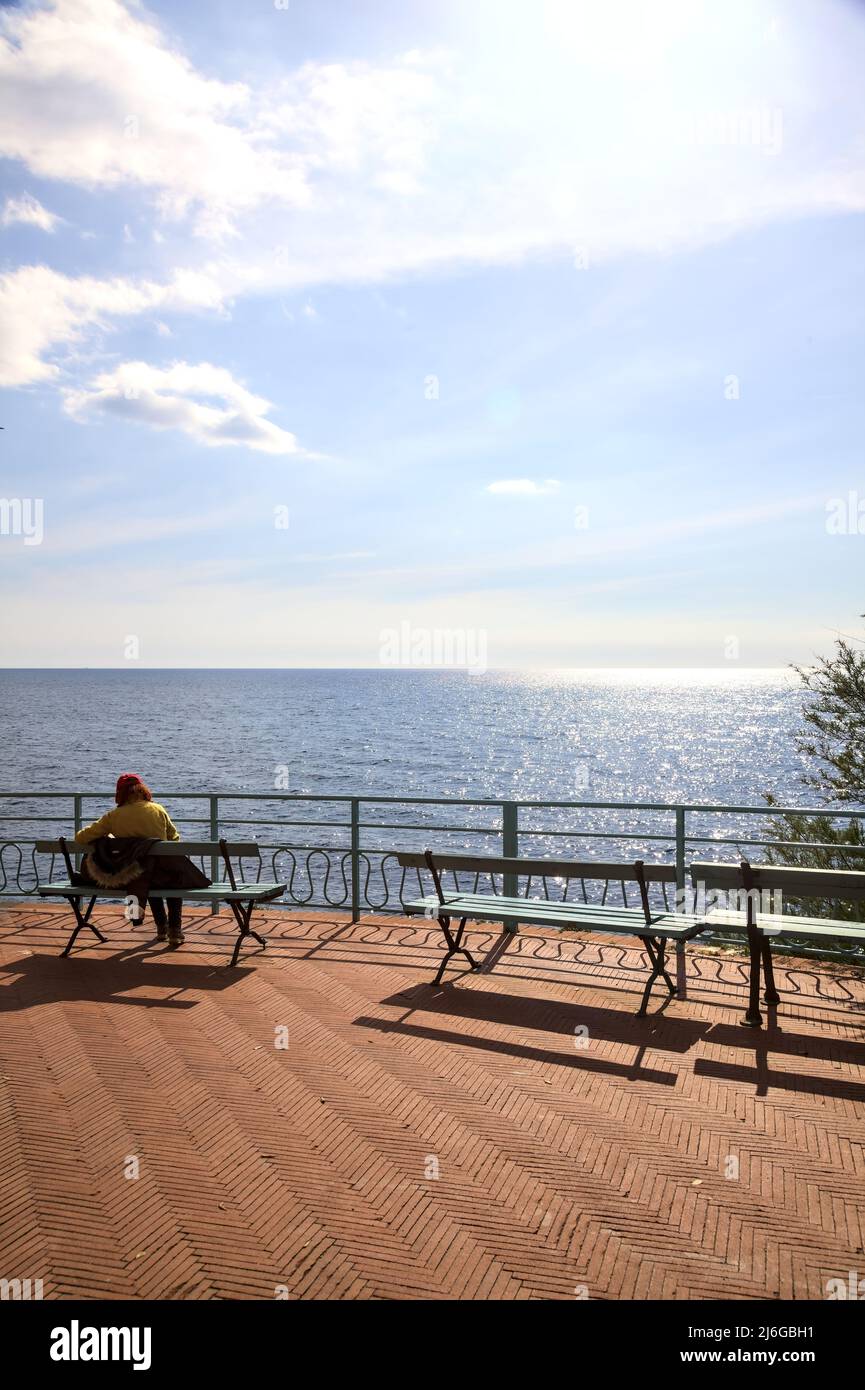 Empty bench facing the sea hi-res stock photography and images - Alamy