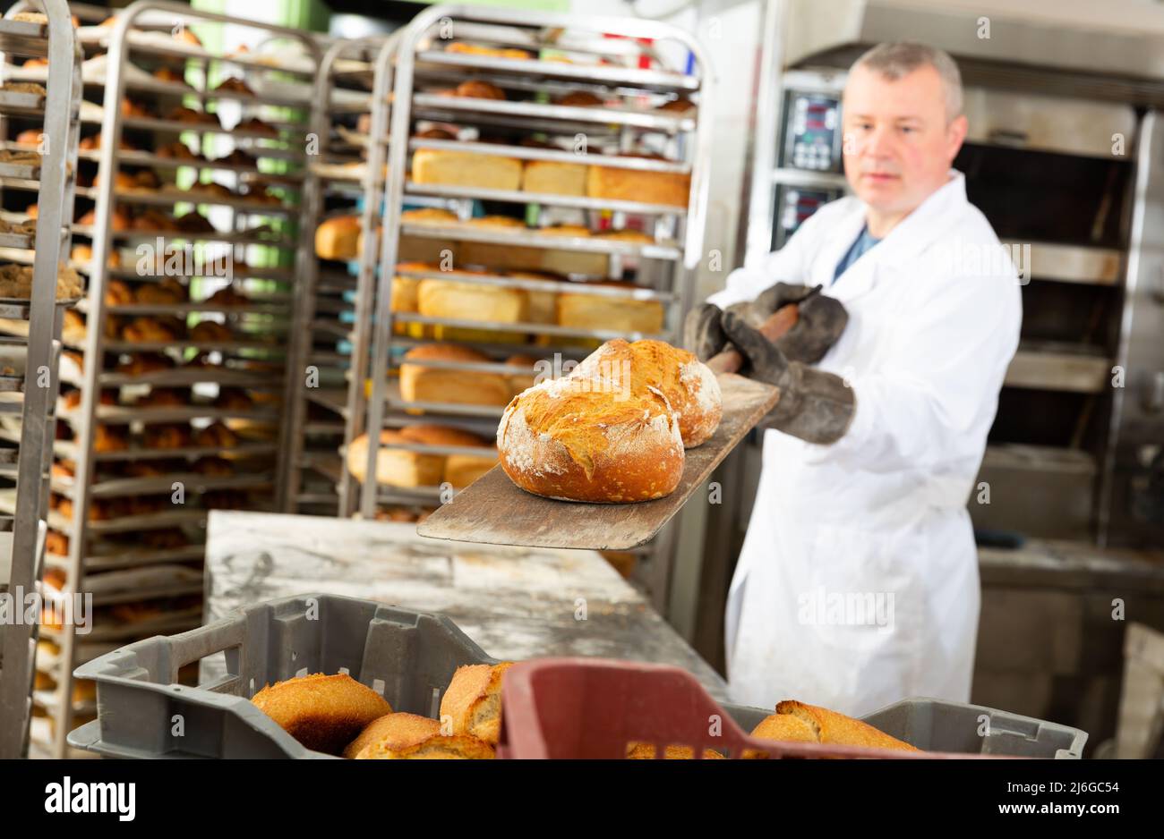Baker takes hi-res stock photography and images - Alamy