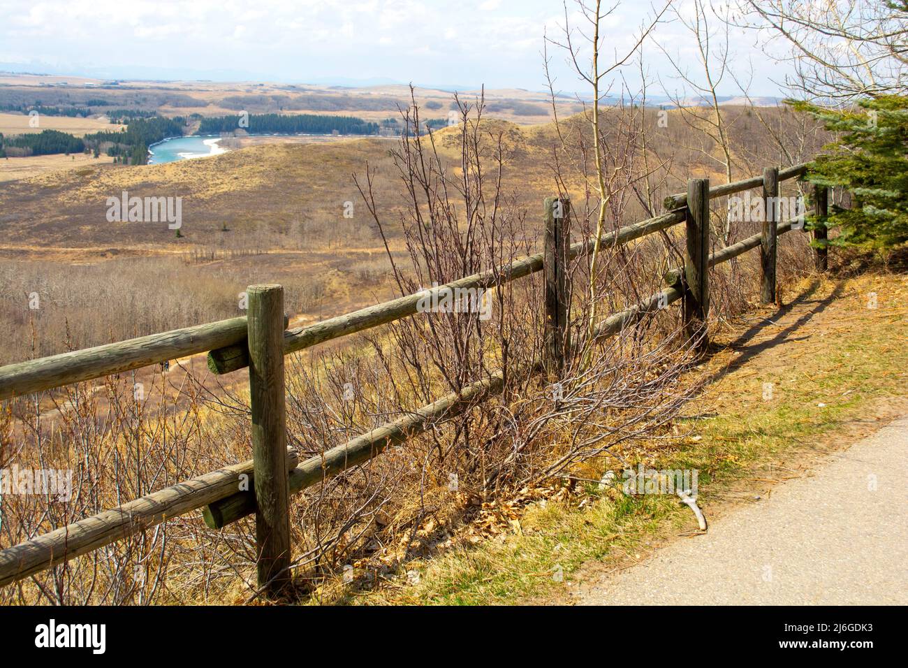 Parks trails wooden fence railing with river view Stock Photo - Alamy