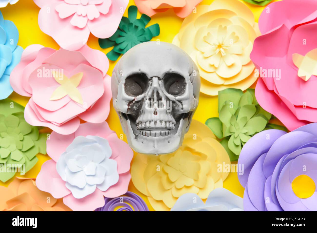 Human skull paper flowers hi-res stock photography and images - Alamy